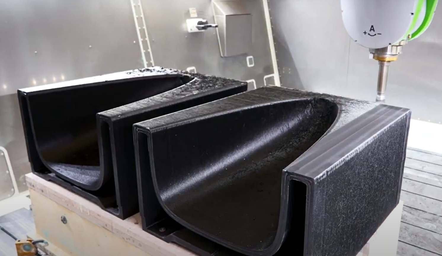 CFRPは難燃材料？長所・短所や用いられるシーン、主な成形方法を解説 - 廃番部品・試作の製造は株式会社Madehereにお任せ！